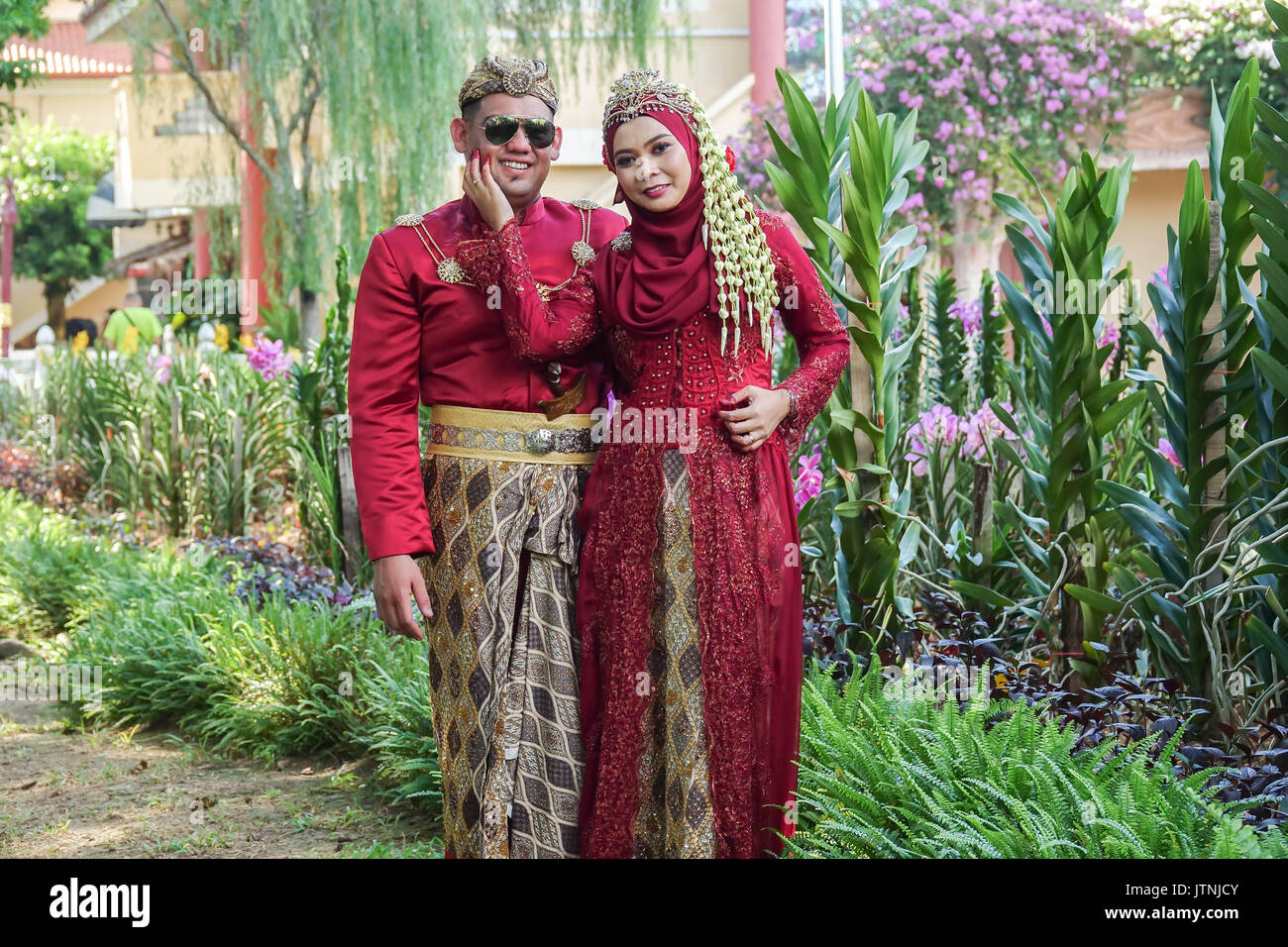 Traditional javanese wedding couple bride and bridegroom at garden ...