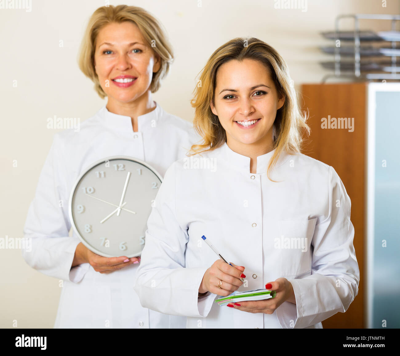 Doctors overalls hi-res stock photography and images - Alamy