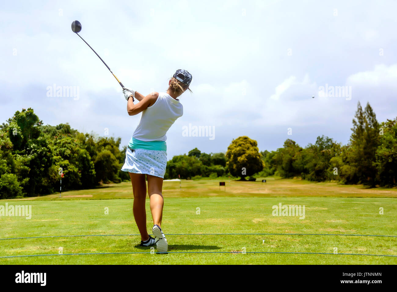 Woman playing golf hi-res stock photography and images - Alamy