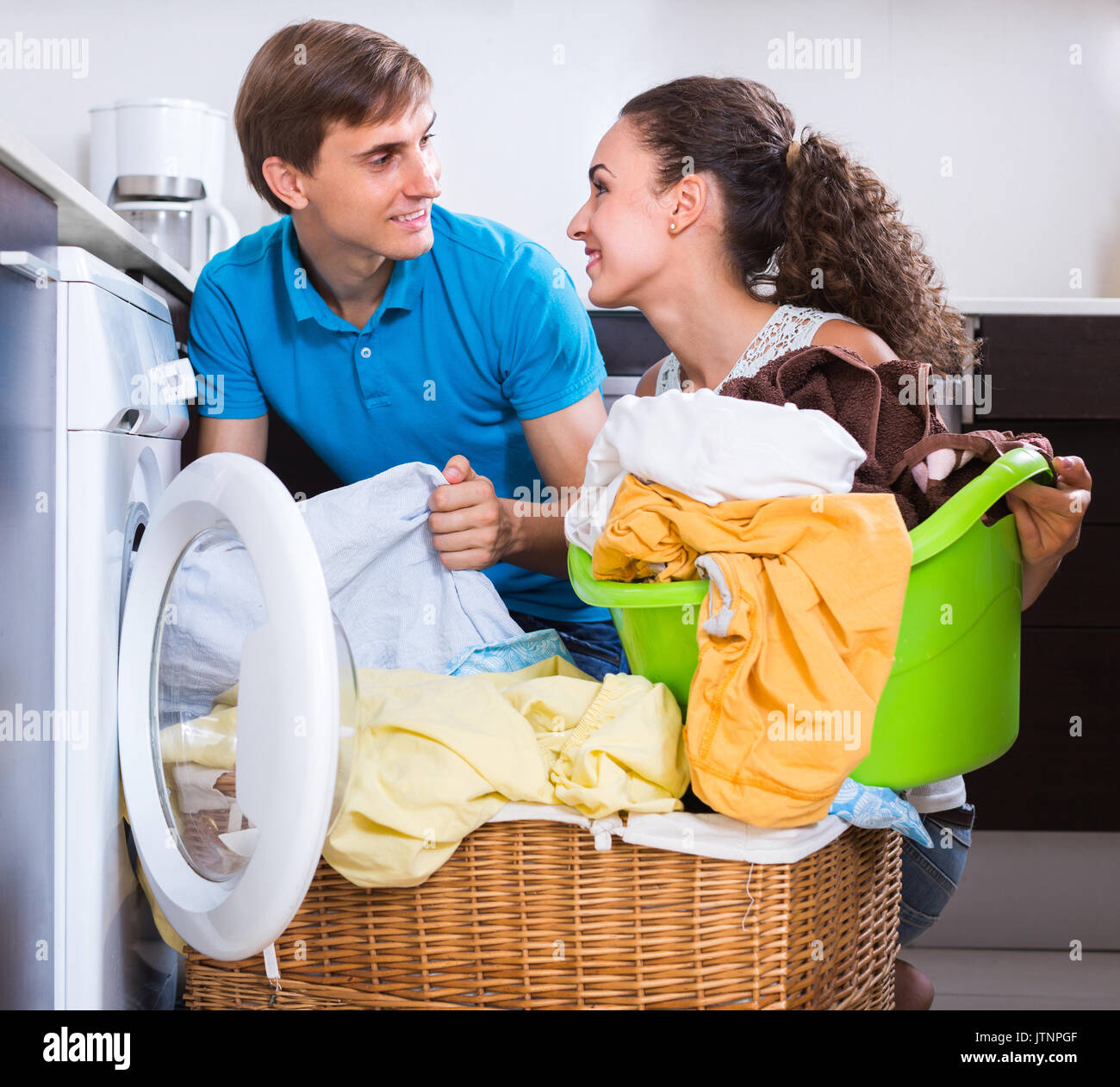 Man unloading washing machine hi-res stock photography and images - Alamy