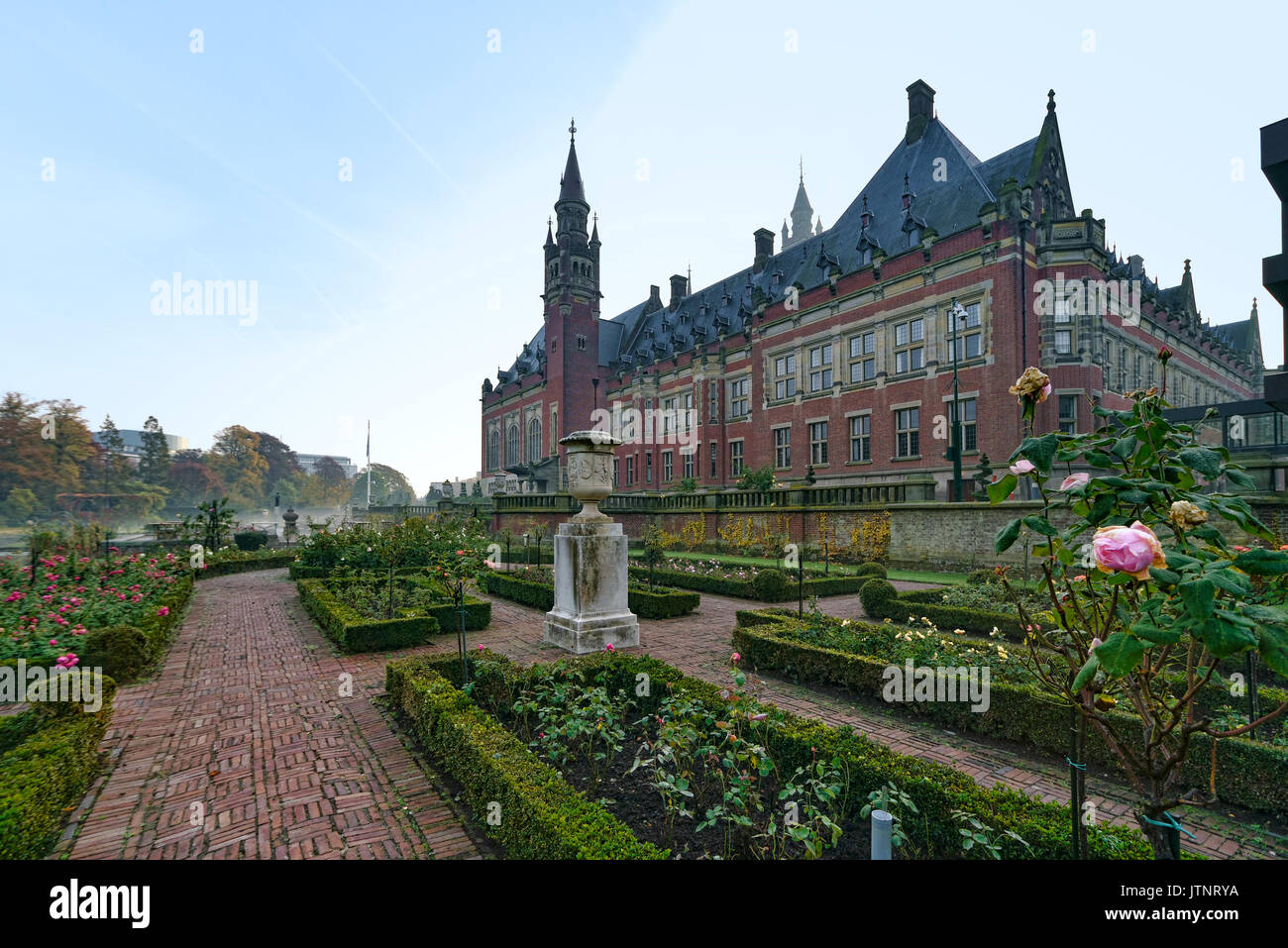 Hague palace hi-res stock photography and images - Alamy