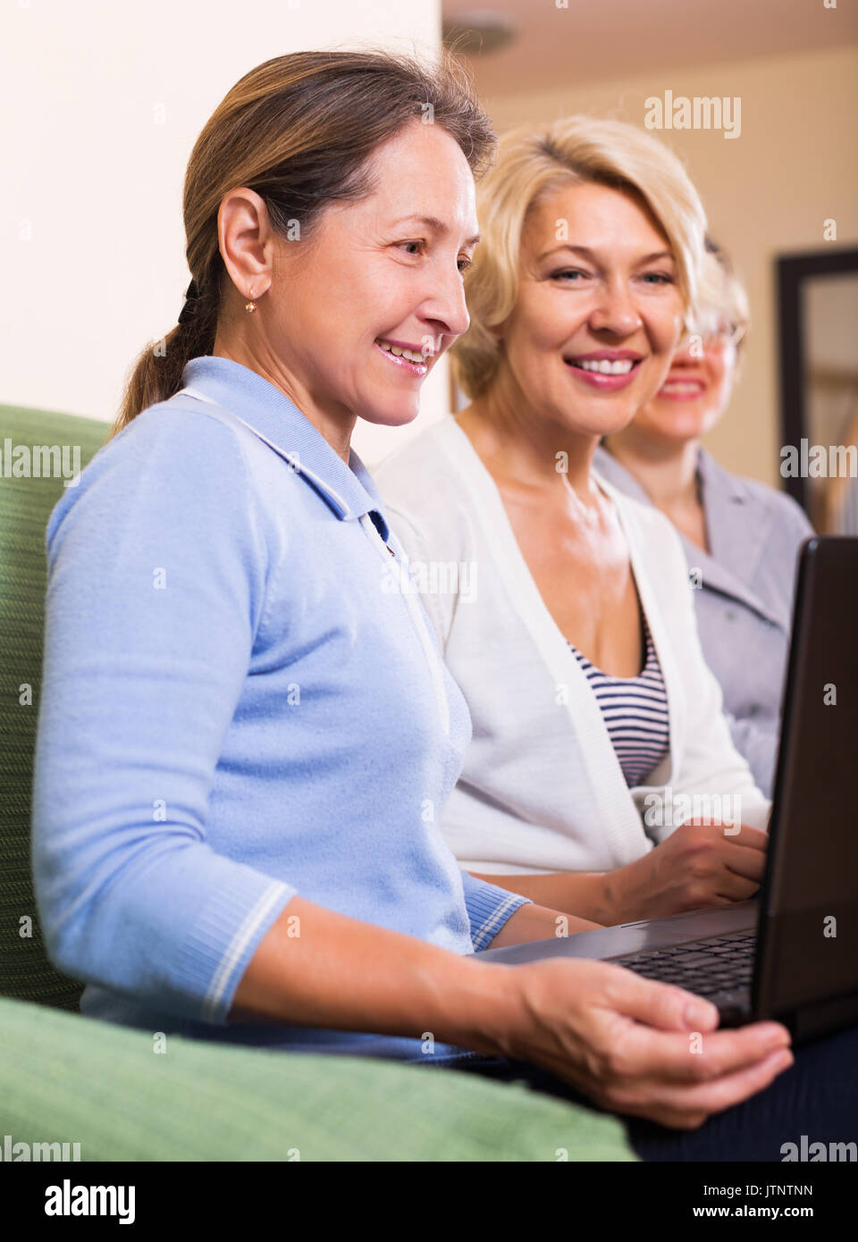Browsering hi-res stock photography and images - Alamy