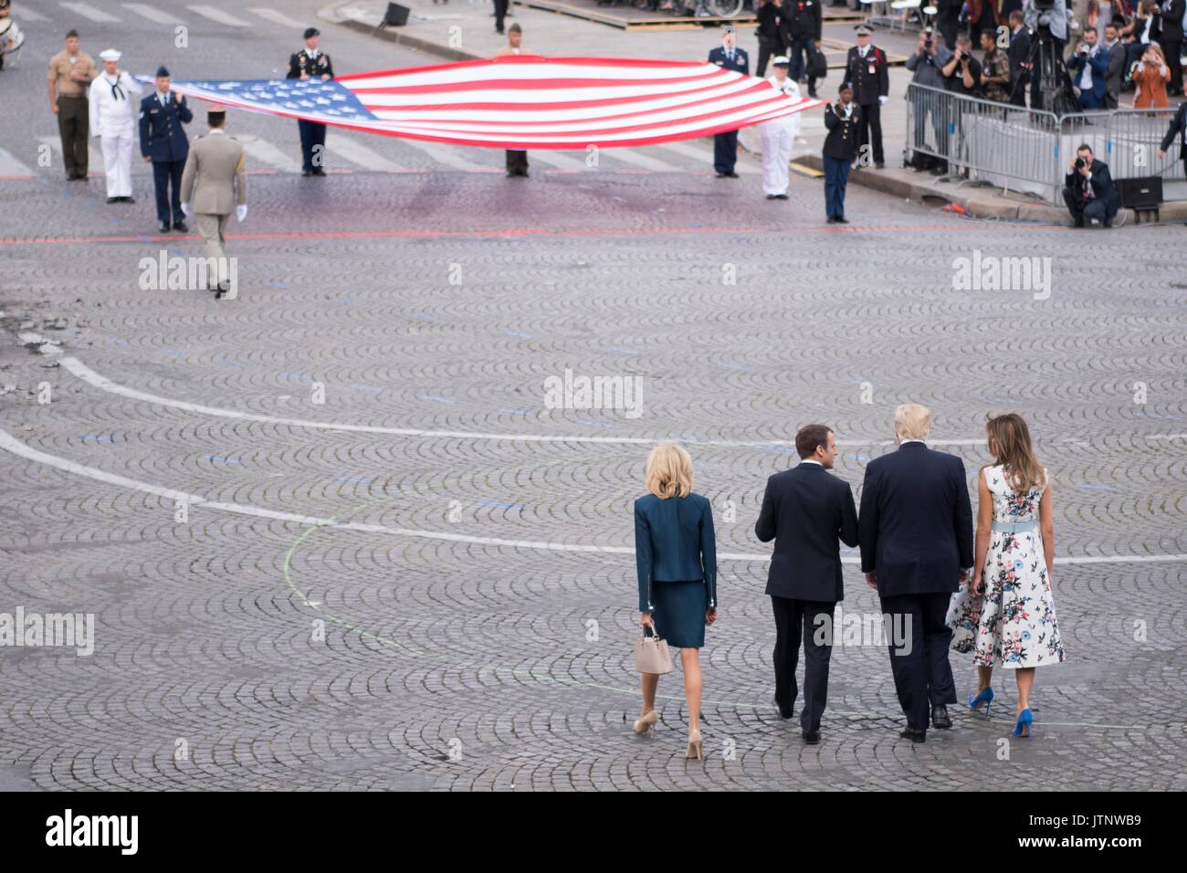 Brigitte macron walking hi-res stock photography and images - Alamy