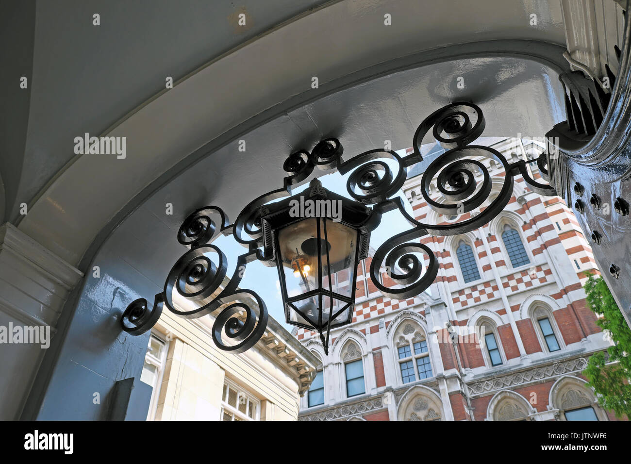 New square lincoln's inn hi-res stock photography and images - Alamy