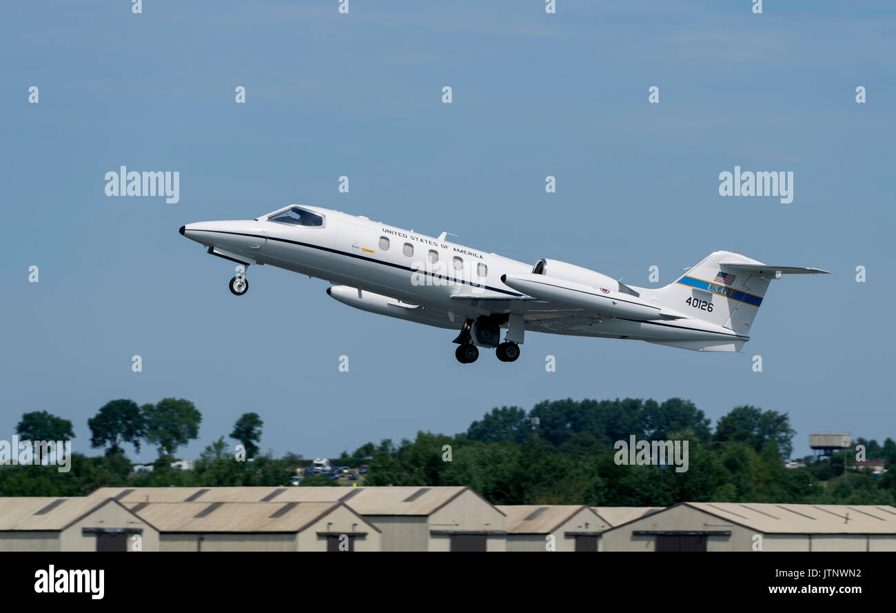 Learjet 35 hi-res stock photography and images - Alamy