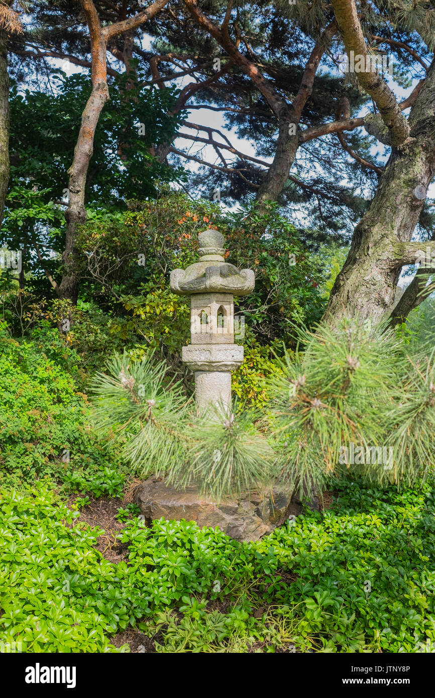 Old japanese garden stone lantern hi-res stock photography and images ...