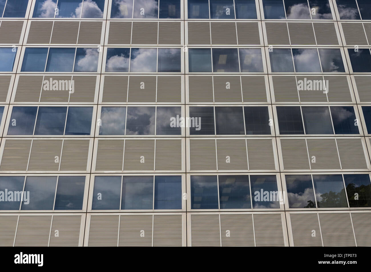 Ft. Wayne - Circa August 2017: Side of a skyscraper building with gray ...
