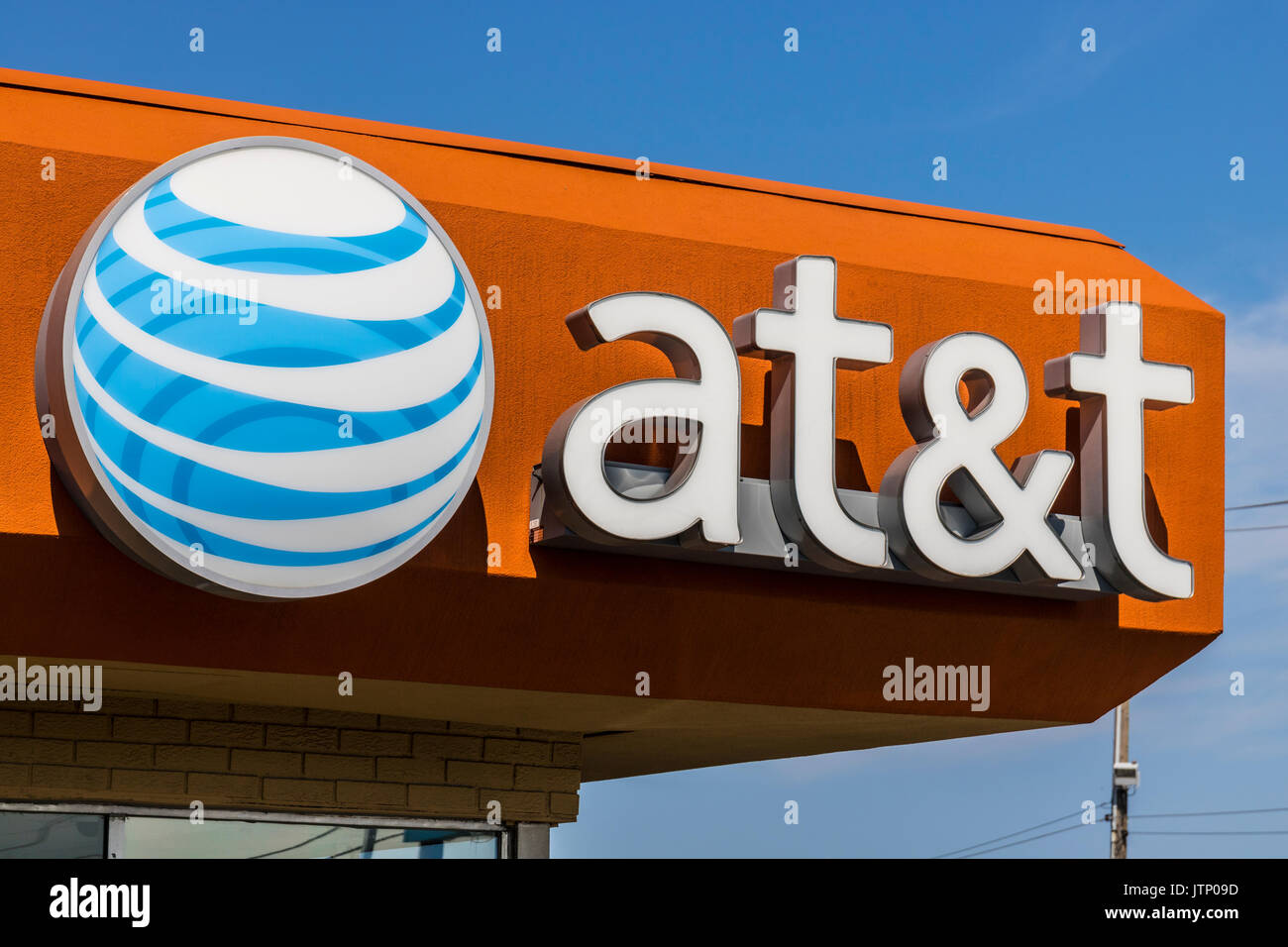 Ft. Wayne - Circa August 2017: AT&T Mobility Wireless Retail Store. AT ...