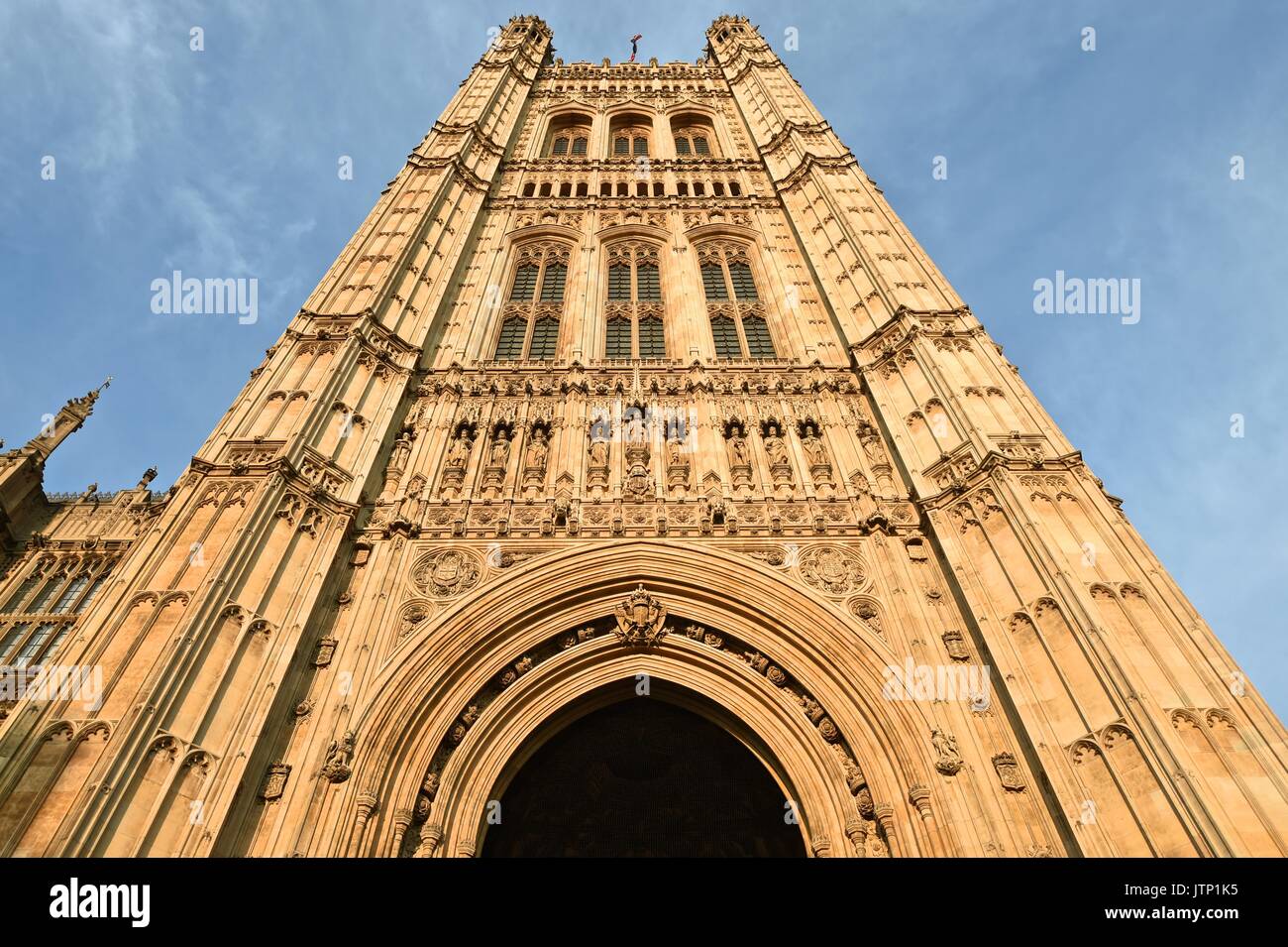 Englands iconic parliament building hi-res stock photography and images ...