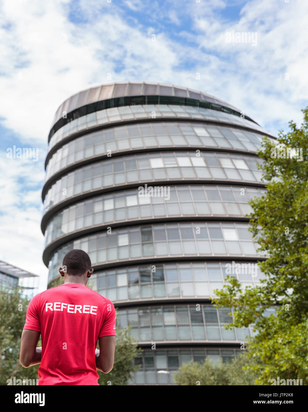 Uk referee hi-res stock photography and images - Alamy