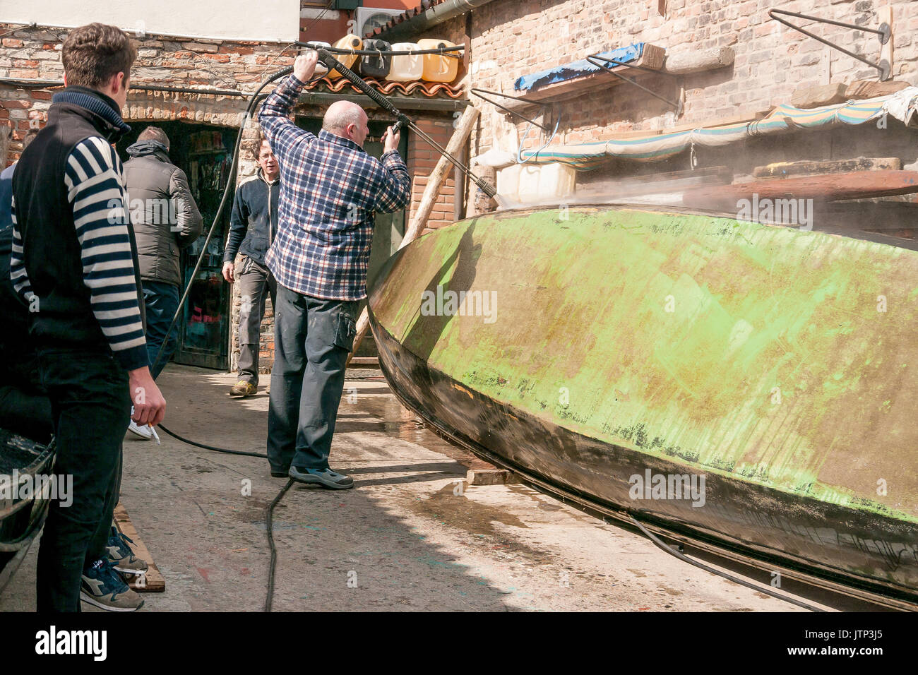 Traditional working canal boats hi-res stock photography and images - Alamy