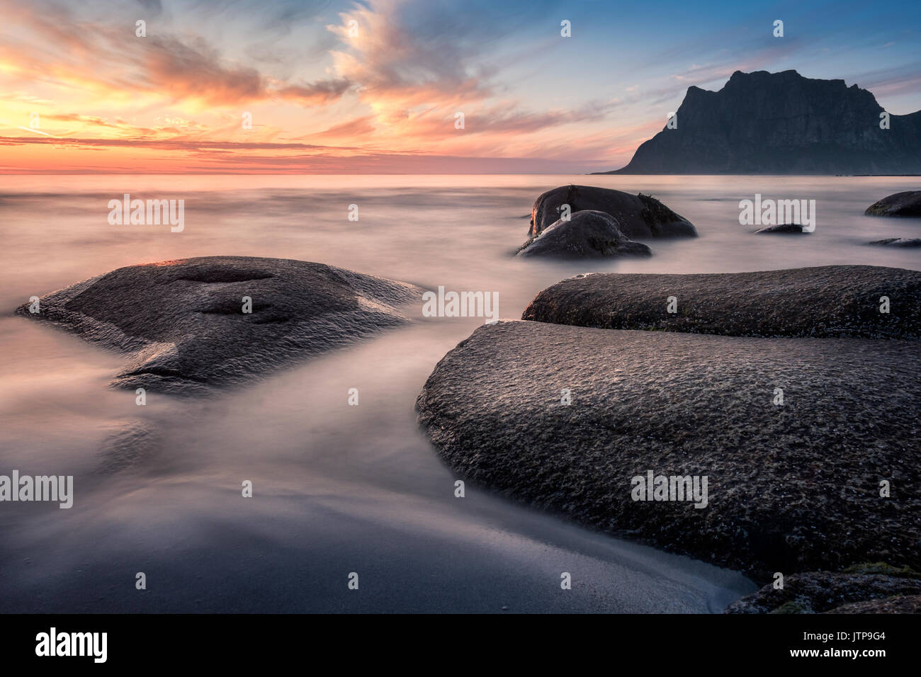 Dawn and evening water at night hi-res stock photography and images - Alamy