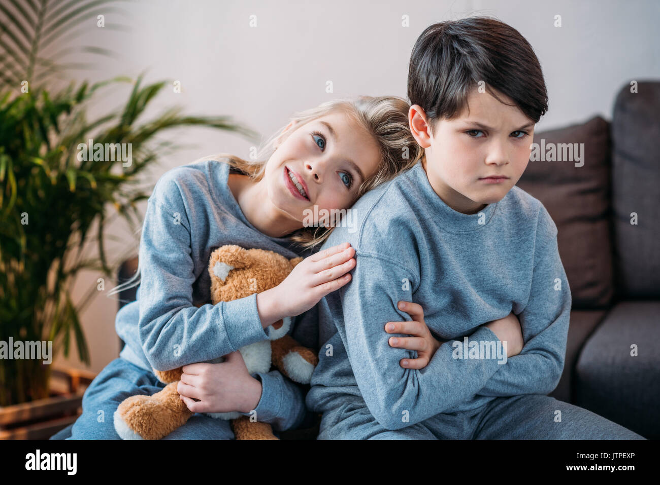 Boy girl embrace hi-res stock photography and images - Alamy