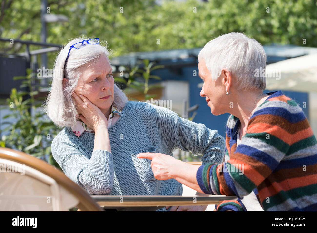 Two older women fighting hi-res stock photography and images - Alamy