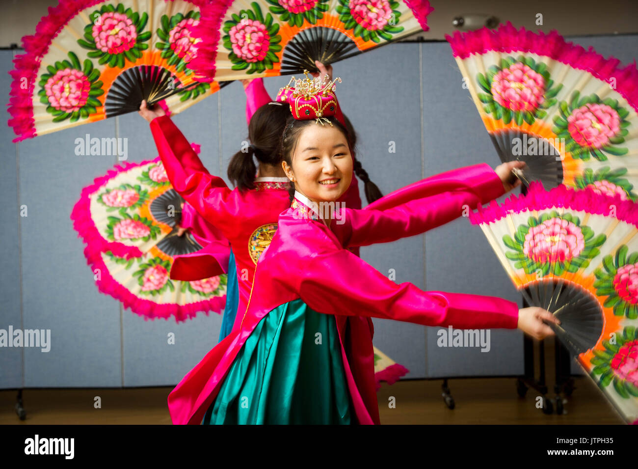 Female Korean dancers display giant fans during fan dance performance ...