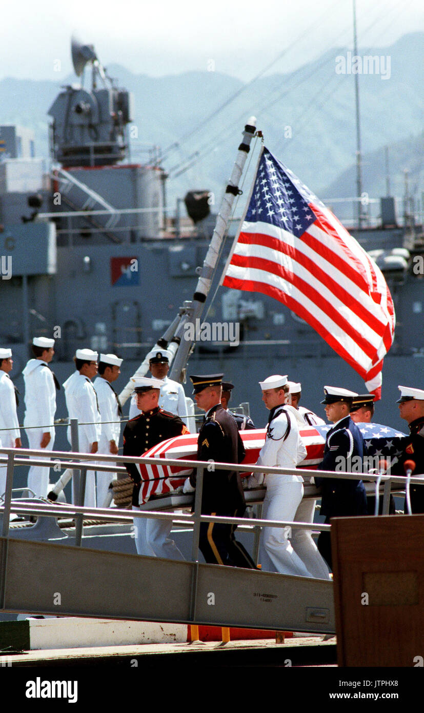 Flag draped casket hi-res stock photography and images - Alamy