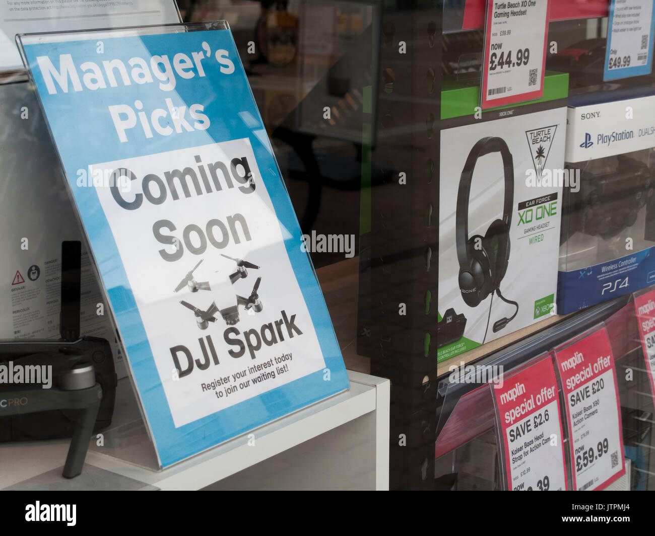 Managers Picks Sign In Electrical Goods Shop Window Stock Photo Alamy managers-picks-sign-in-electrical-goods-shop-window-stock-photo-alamy