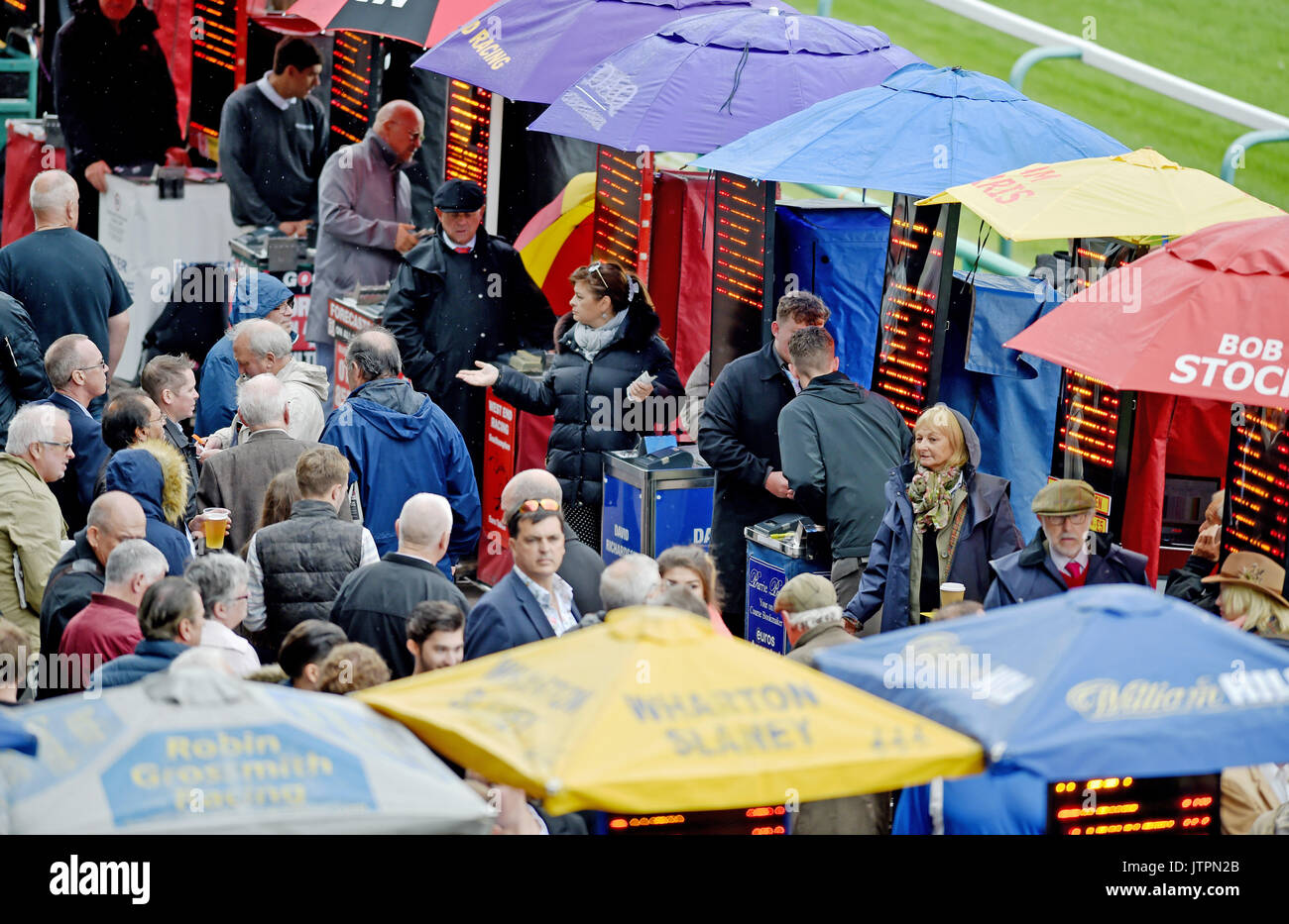 Bookmaker racecourse hi-res stock photography and images - Alamy