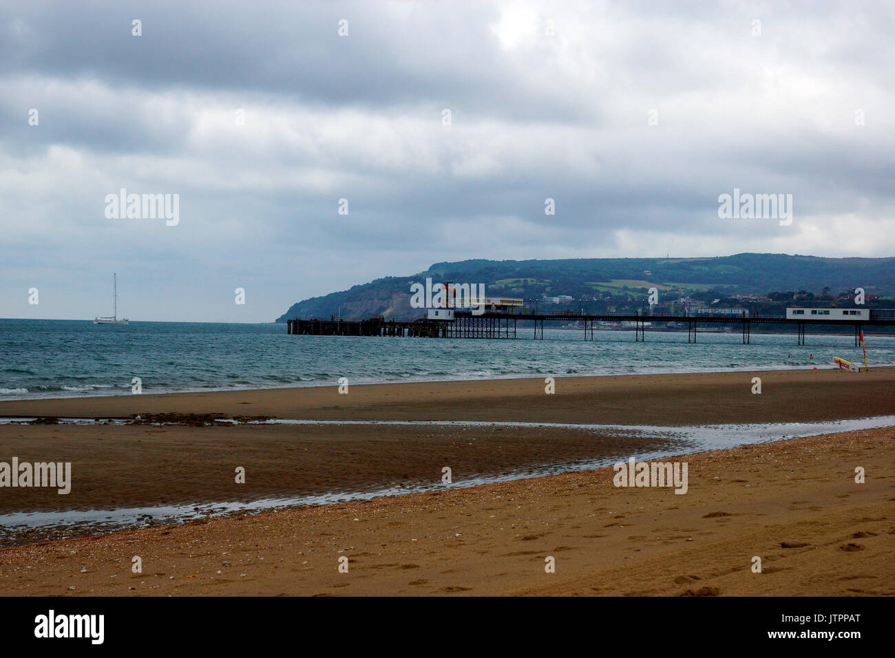SANDOWN PIER FROM THE BEACH Stock Photo - Alamy