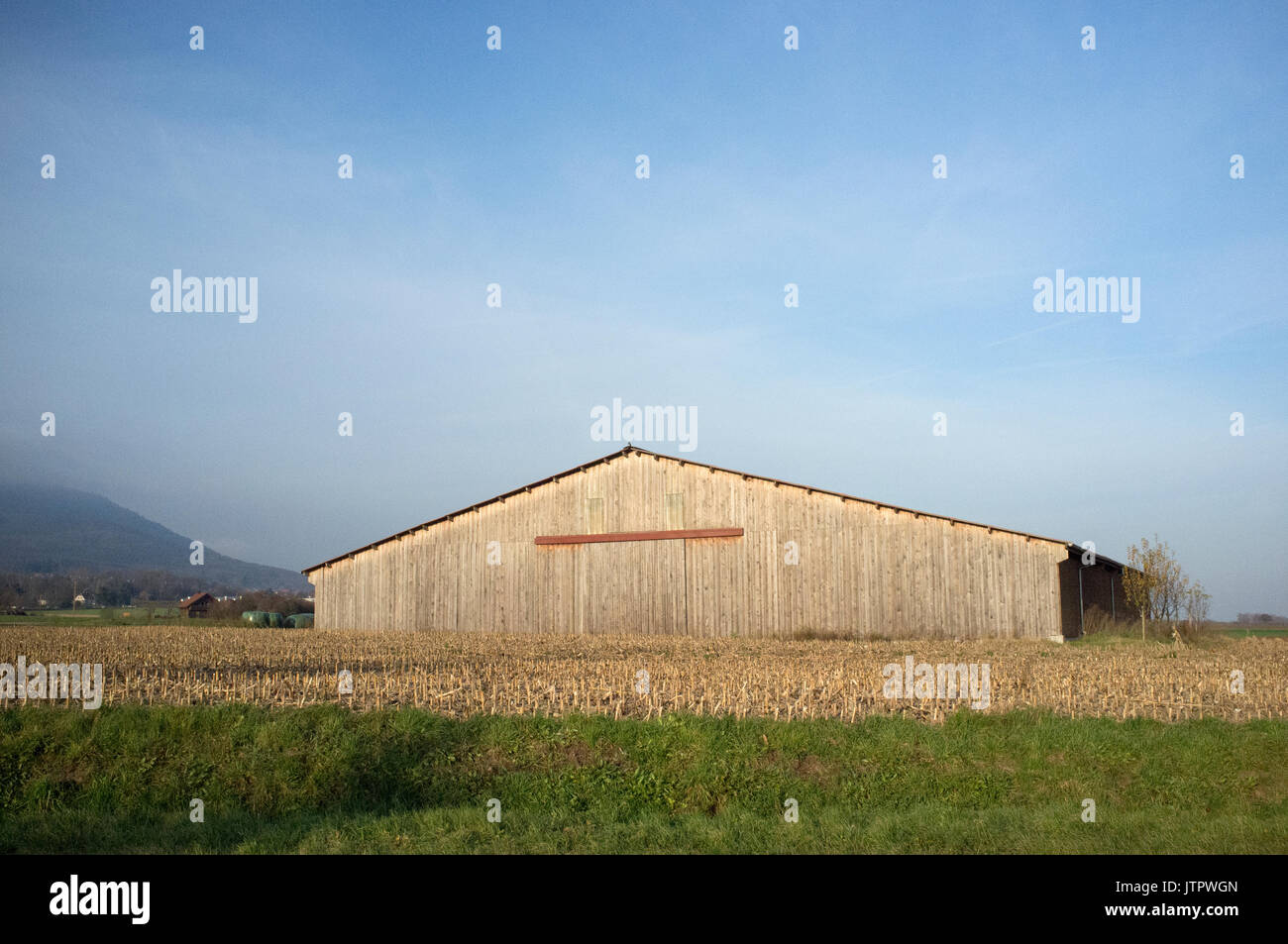 French country farm house hi-res stock photography and images - Alamy