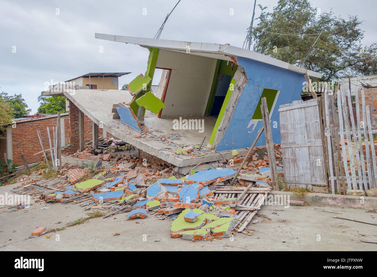 Earthquake bridge collapse hi-res stock photography and images - Alamy
