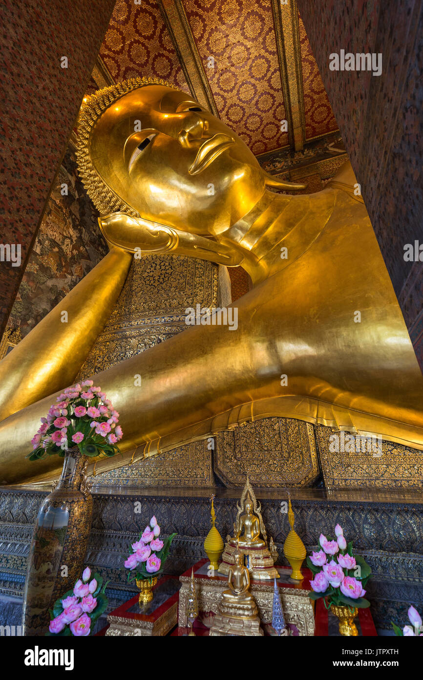 Torso of the famous Reclining Buddha statue at the Wat Pho (Po) temple ...