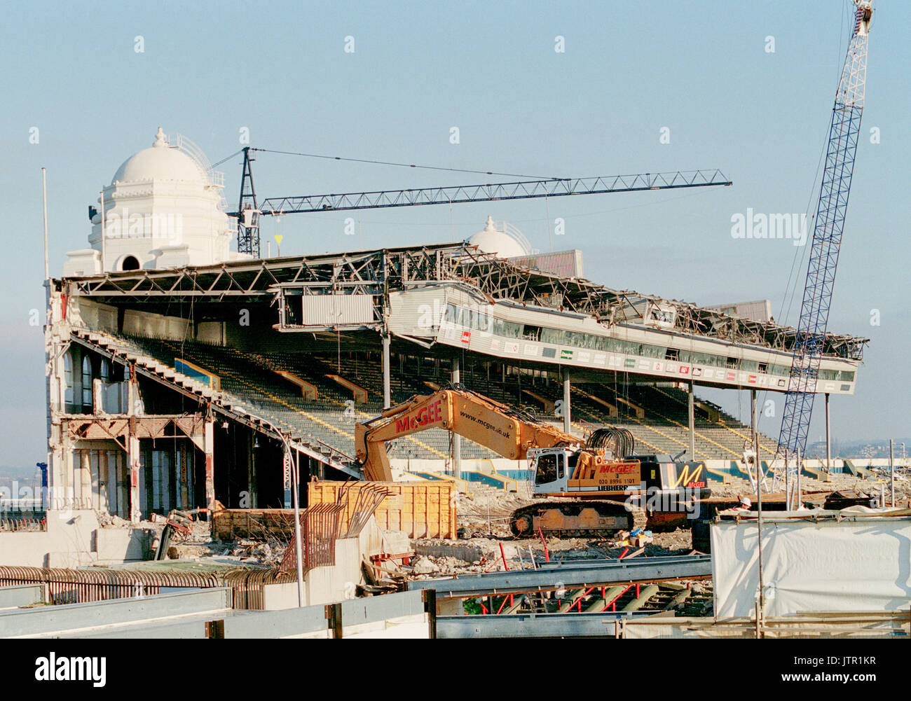 Demolition of the old Wembley Stadium (Twin Towers Stock Photo - Alamy