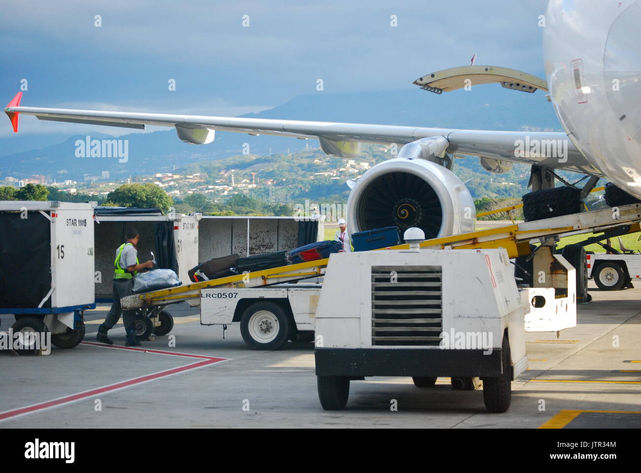 Ground crew at work on airplane Stock Photo - Alamy