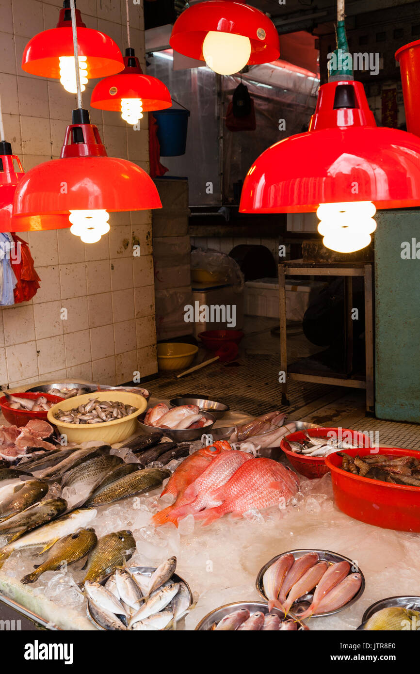 Chinese fishmonger market stall fish hi-res stock photography and ...