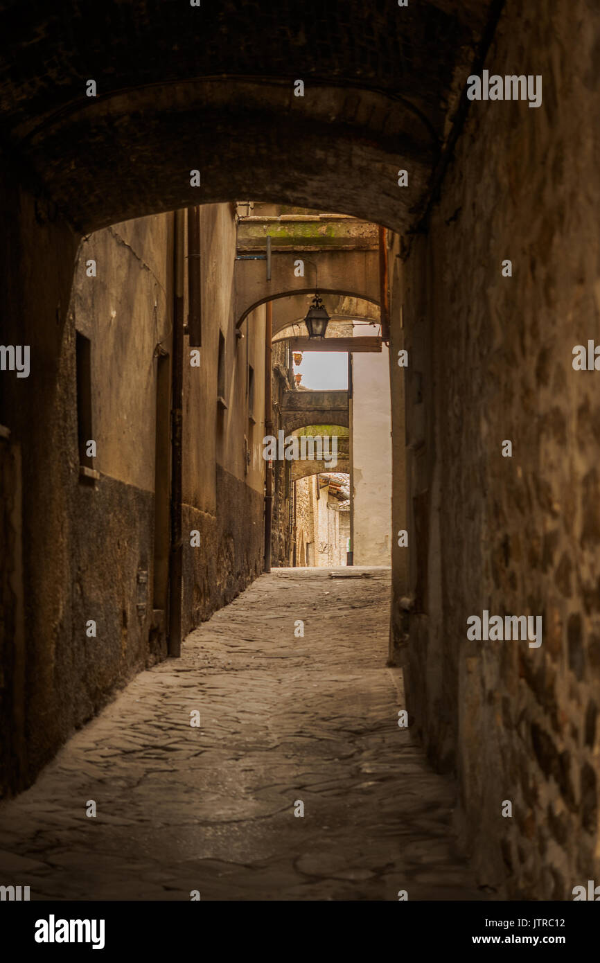 Medieval pathway hi-res stock photography and images - Alamy