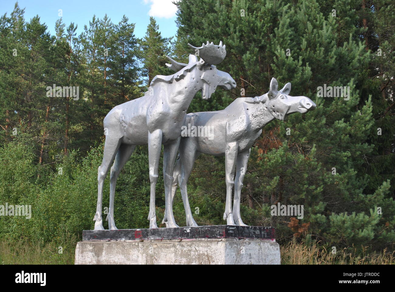 Moose statue hi-res stock photography and images - Alamy