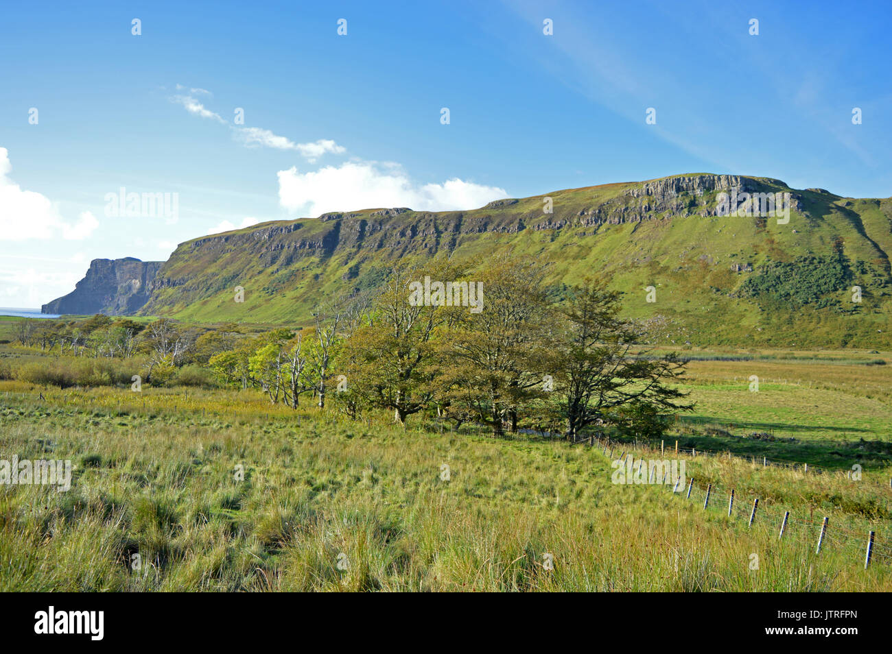 Talisker bay stack hi-res stock photography and images - Alamy
