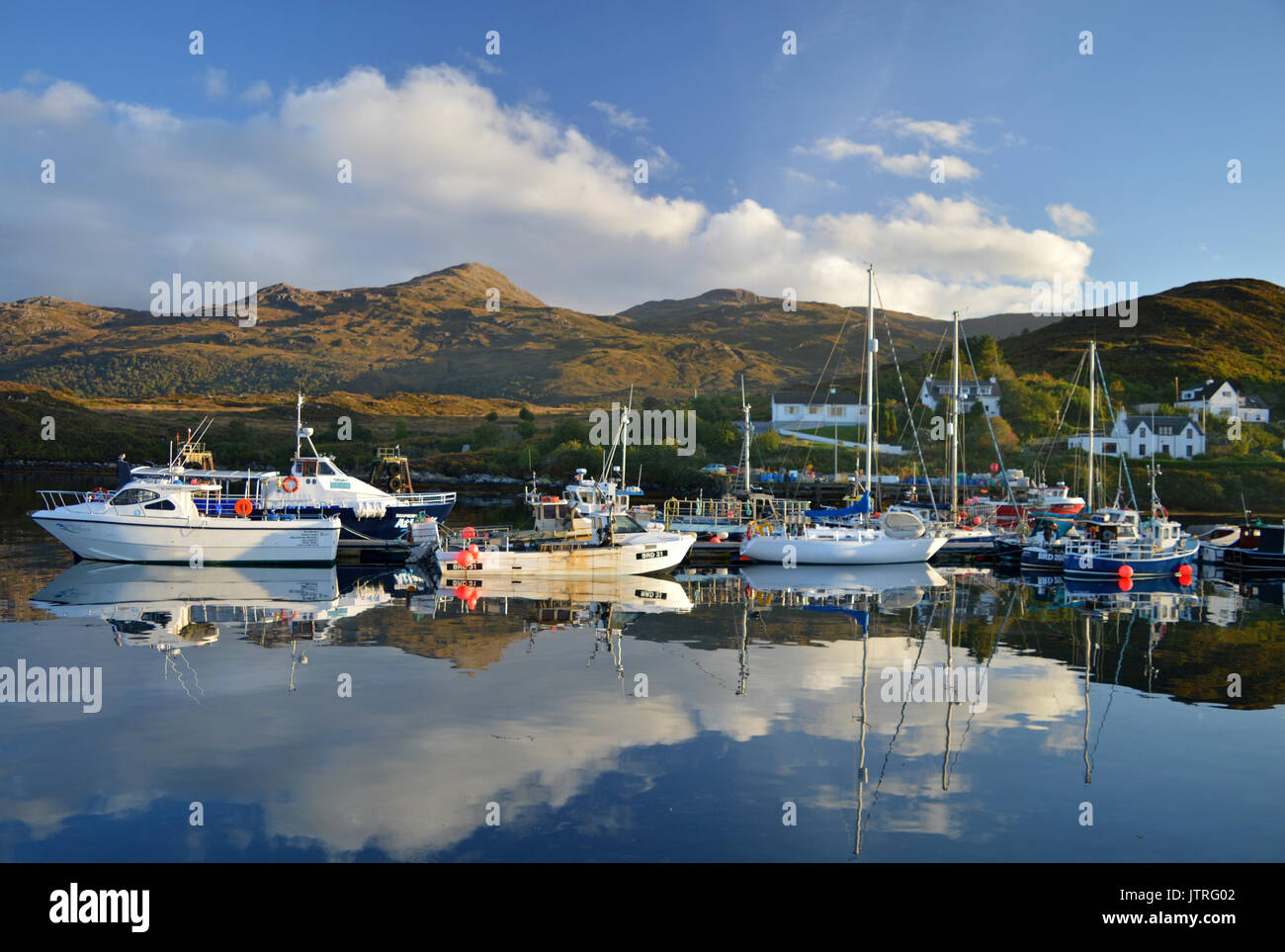 Boats in harbour kyleakin isle of skye Stock Photo - Alamy