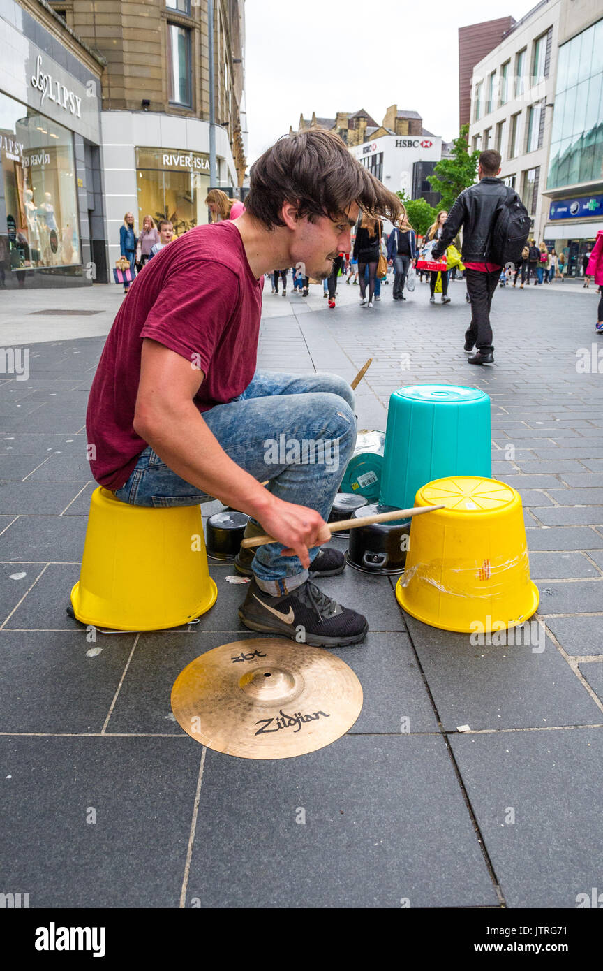 Bucket drums hi-res stock photography and images - Alamy