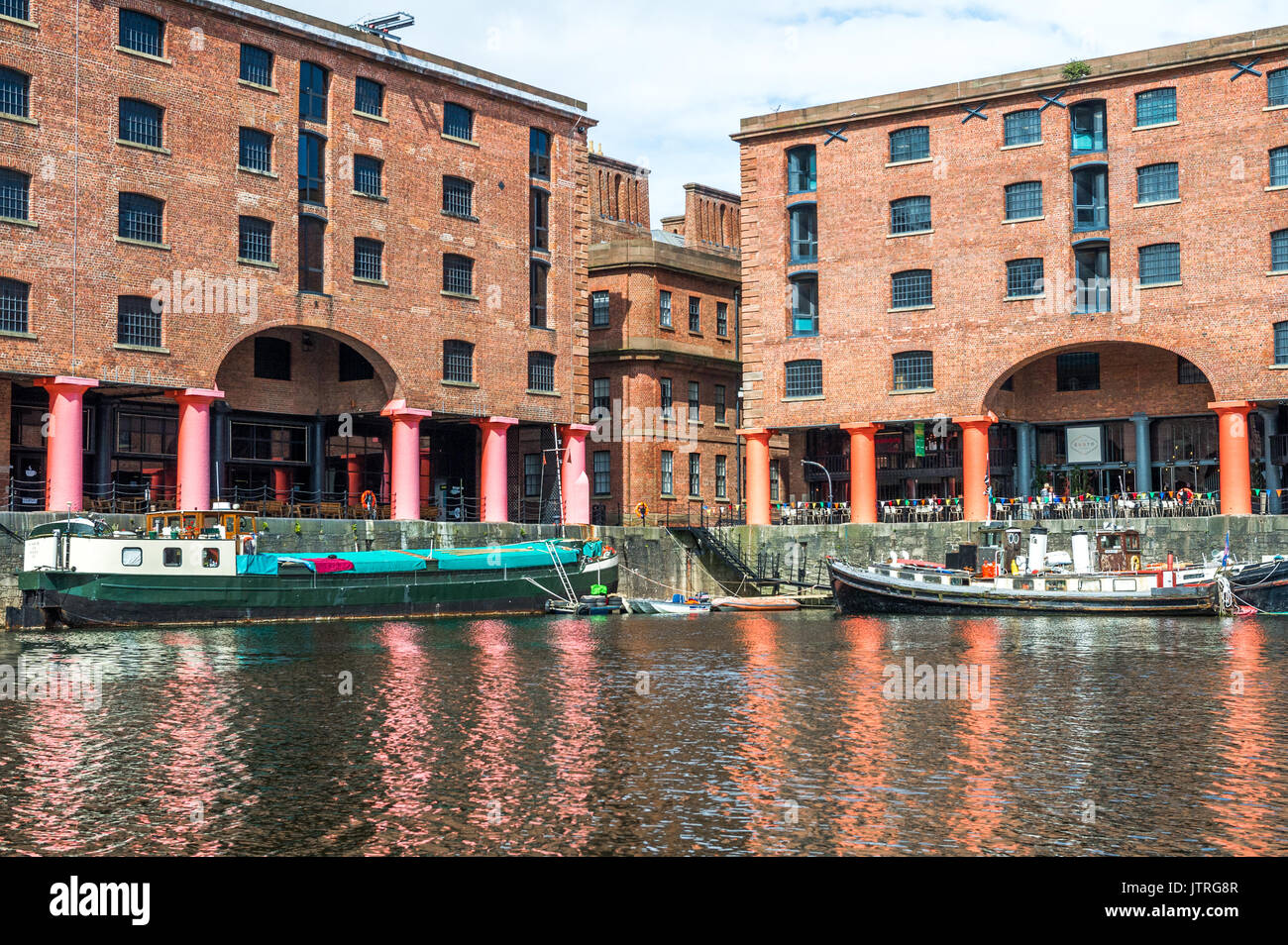Historical Albert docks in Liverpool Stock Photo - Alamy