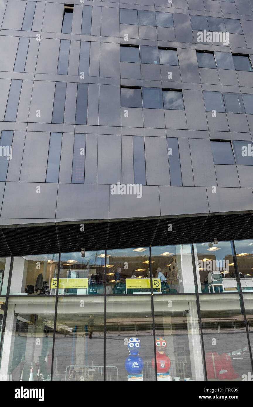 Modern glass fronted building hi-res stock photography and images - Alamy