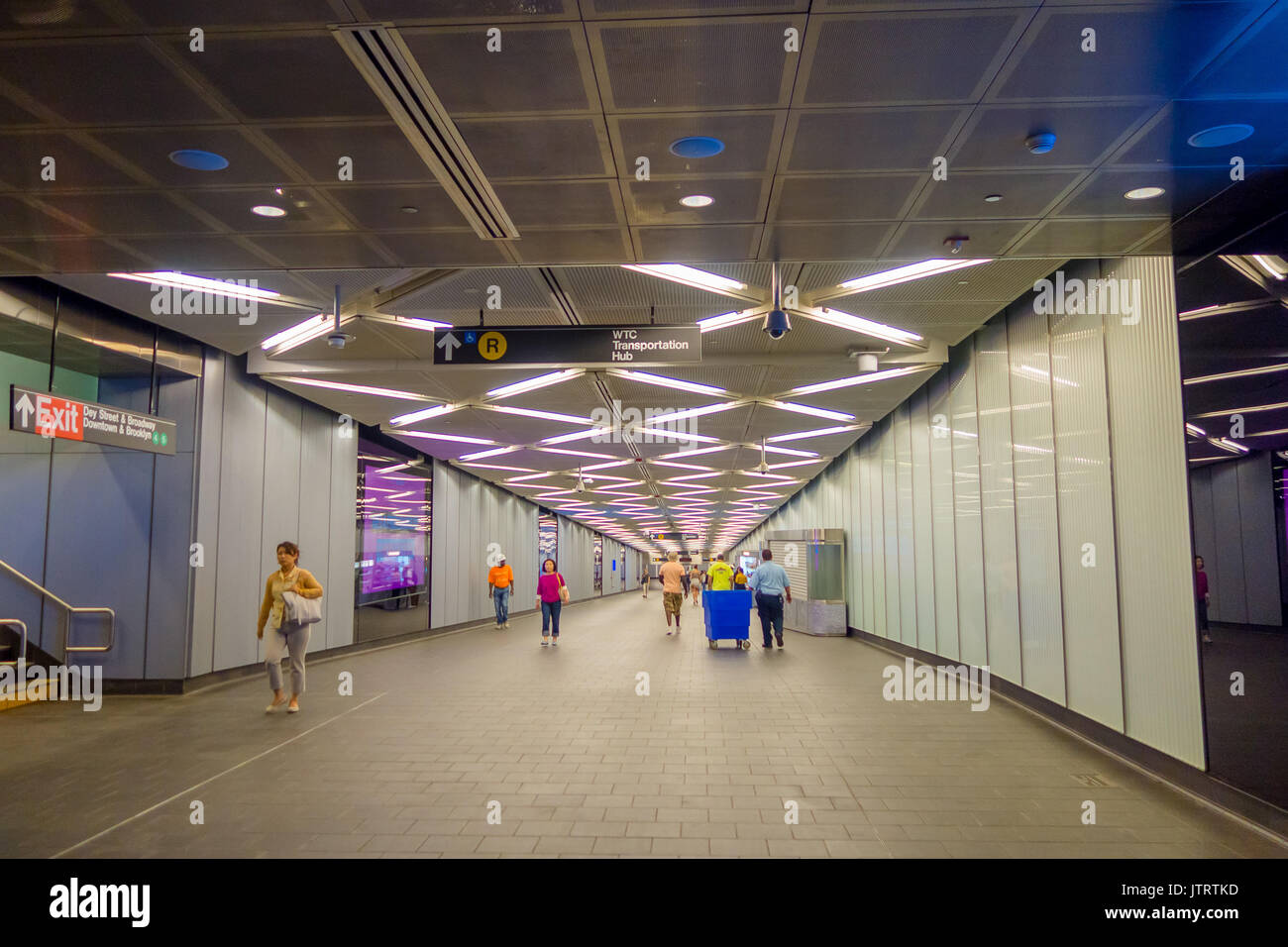 NEW YORK, USA - MAY 05, 2017: Unidentified people walking and enyoing ...