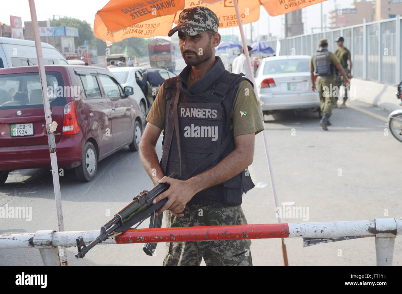 Pakistani ranger officials personnel checks the vehicle at the city’s ...