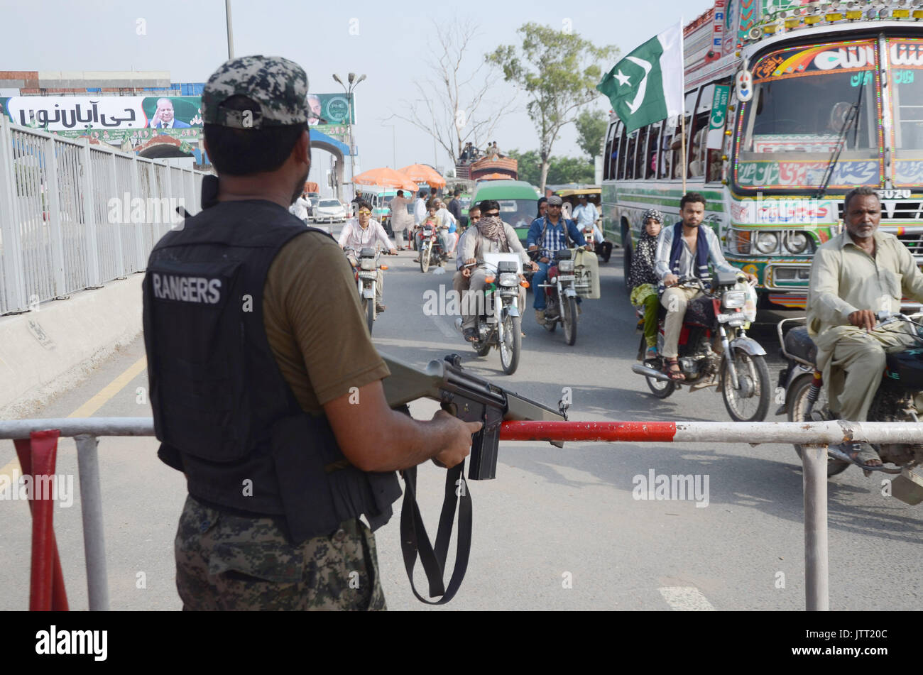 Pakistani ranger officials personnel checks the vehicle at the city’s ...