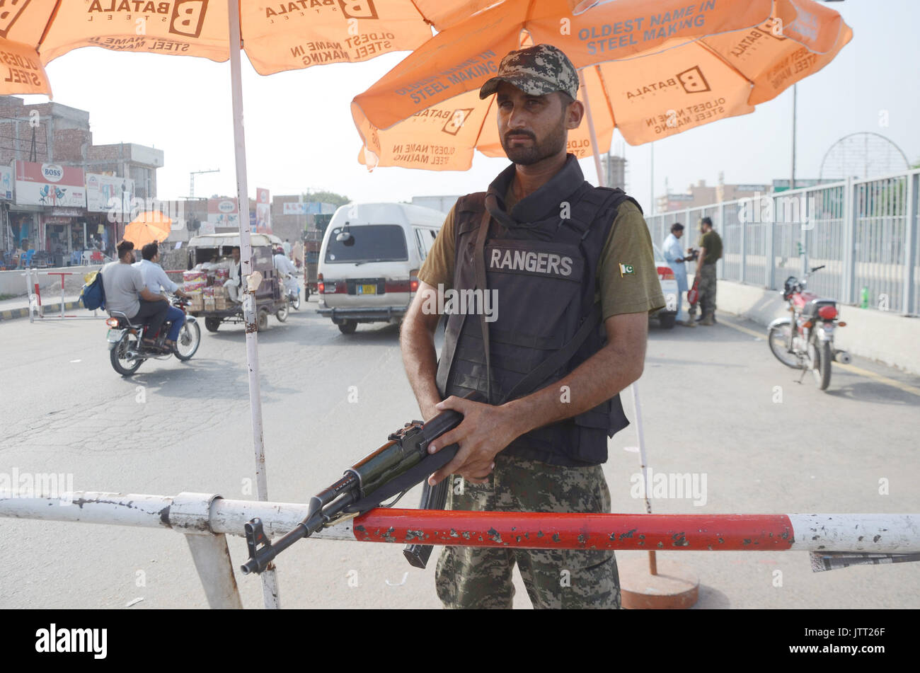 Pakistani ranger officials personnel checks the vehicle at the city’s ...
