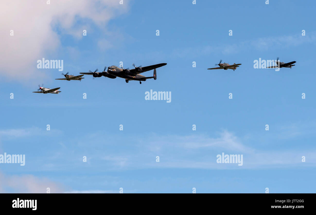 Lancaster and spitfires hi-res stock photography and images - Alamy