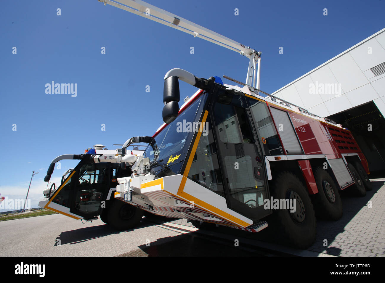 Munich, Germany. 7th July, 2017. A fire engine is deployed to ...