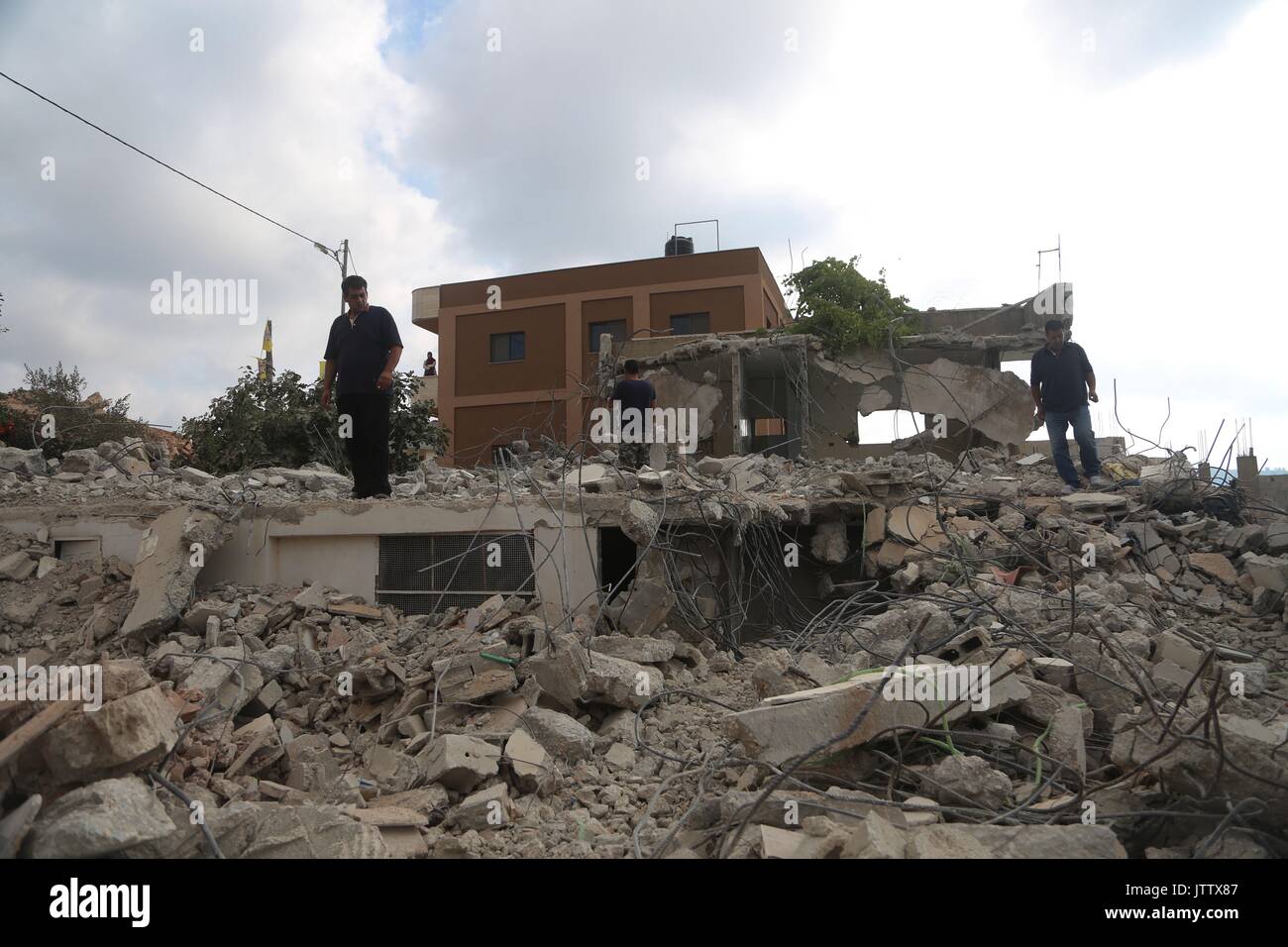 Ramallah, West Bank, Palestinian Territory. 10th Aug, 2017. People walk ...