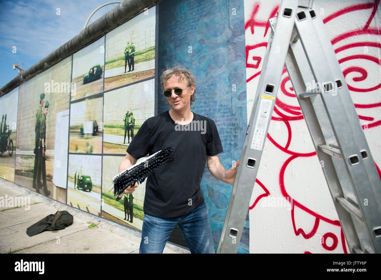 Beyond the berlin wall hi-res stock photography and images - Alamy