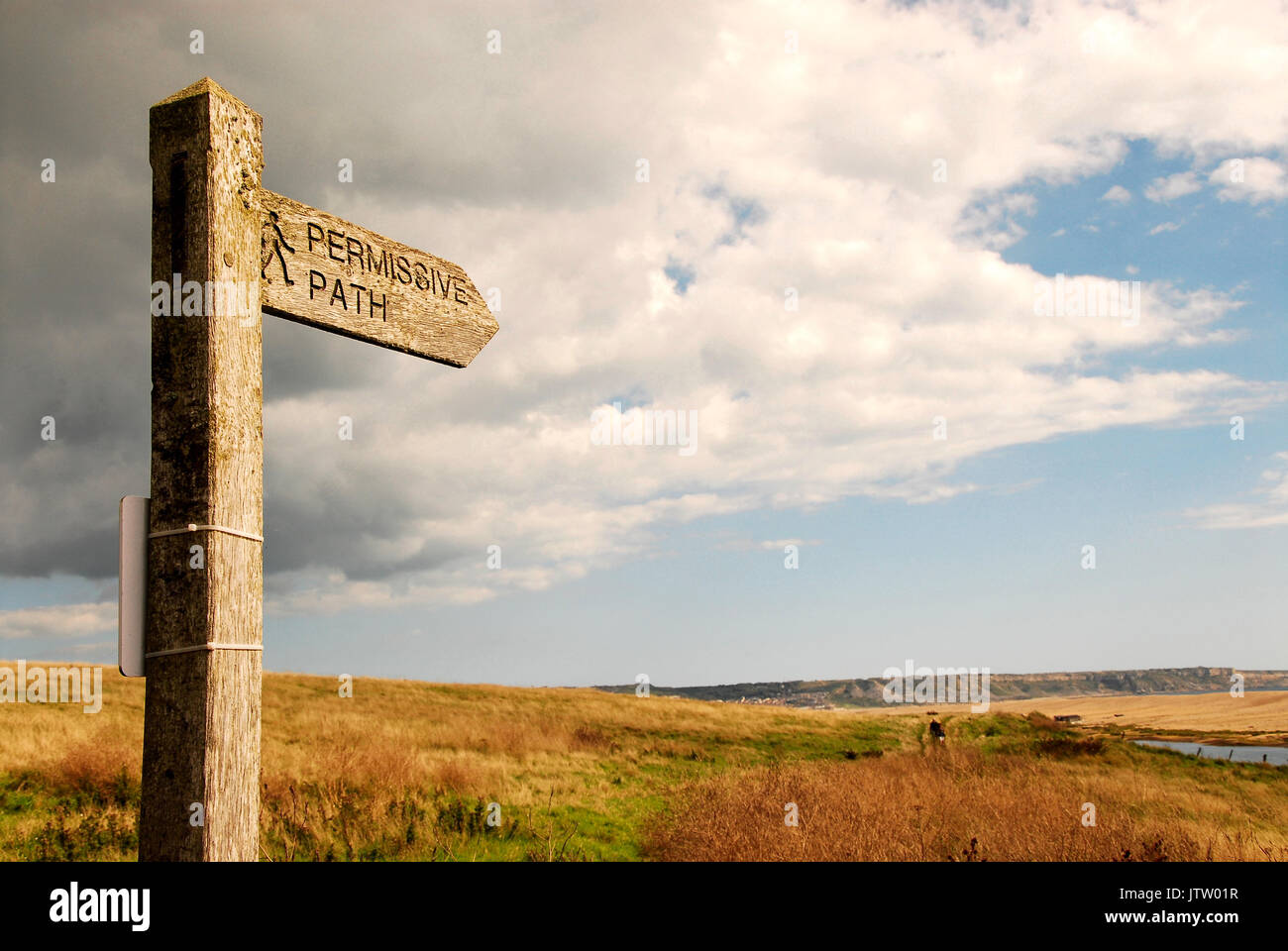 A signpost for a permissive path allowing walkers to follow the Fleet ...