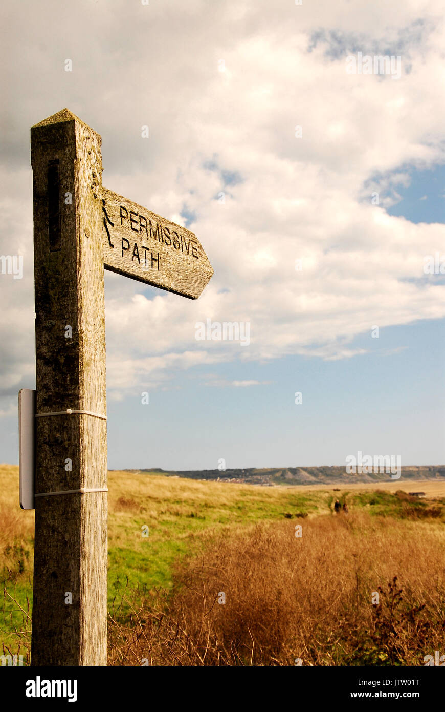 A signpost for a permissive path allowing walkers to follow the Fleet ...