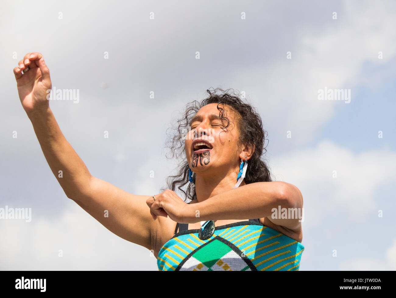 Maori dance haka women hi-res stock photography and images - Alamy