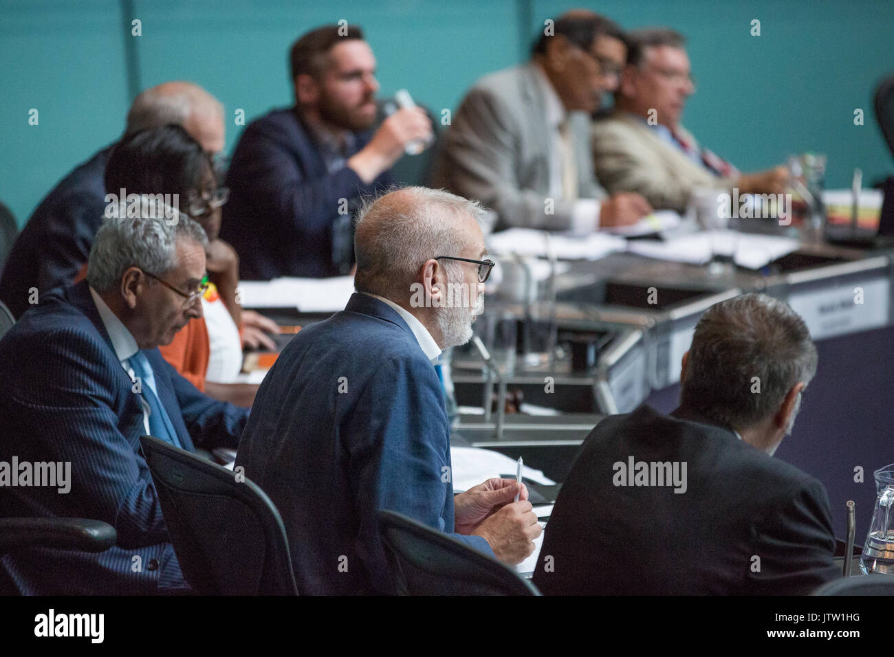 London, UK. 10th August, 2017. London Assembly Members listen to Mayor ...