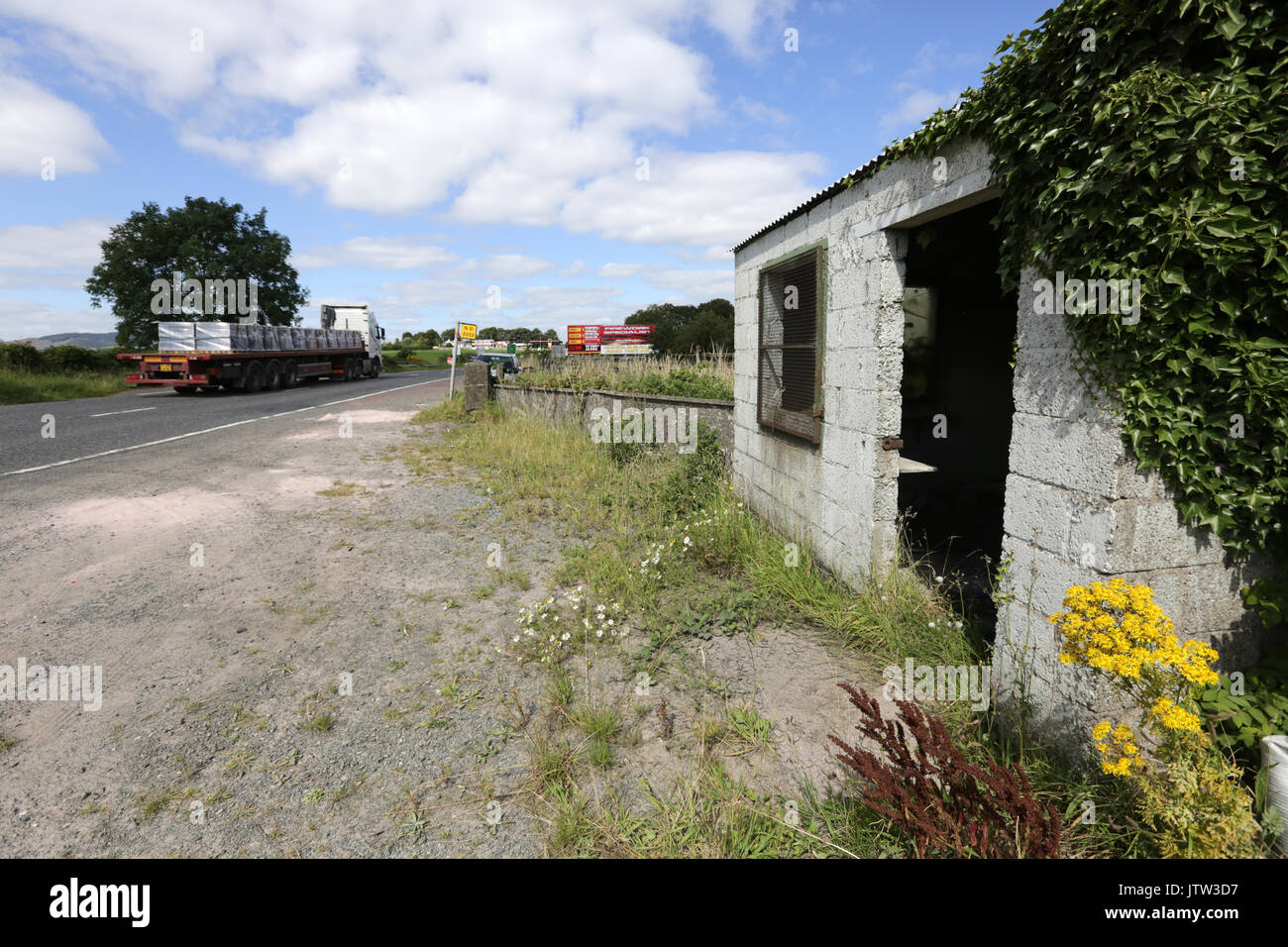Newry, Northern Ireland. 10th August 2017. An abandoned border hut on ...