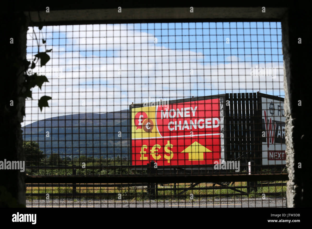 Newry, Northern Ireland. 10th August 2017. A sign for exchanging euro ...